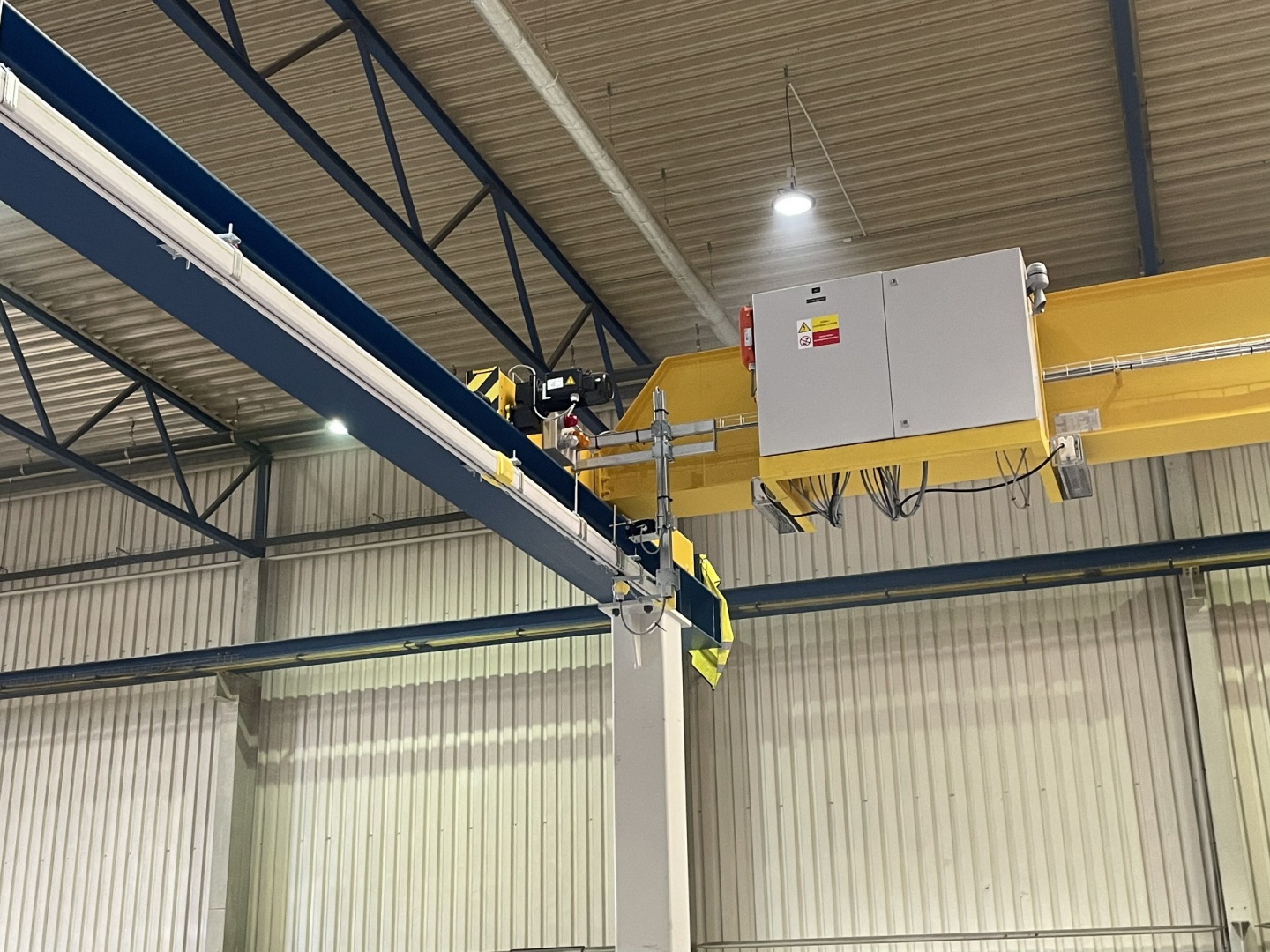 Extensive accessories of enclosed conductor bar Fels Elite | SLT ...