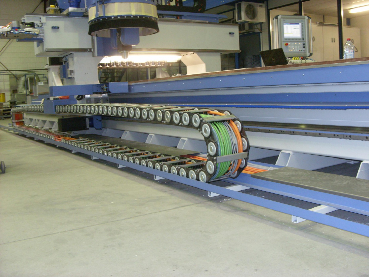 Complex solution of energy guiding chains | SLT components s.r.o.