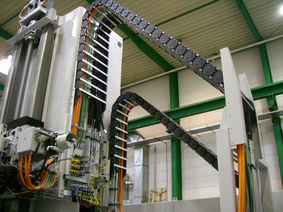 Complex solution of energy guiding chains | SLT components s.r.o.