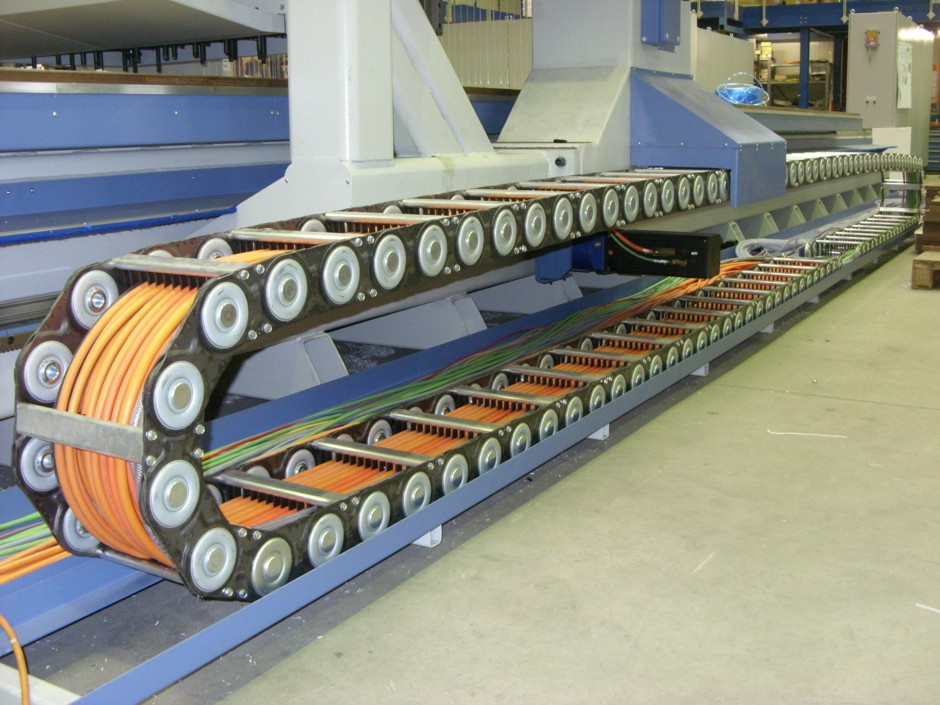 Complex solution of energy guiding chains | SLT components s.r.o.