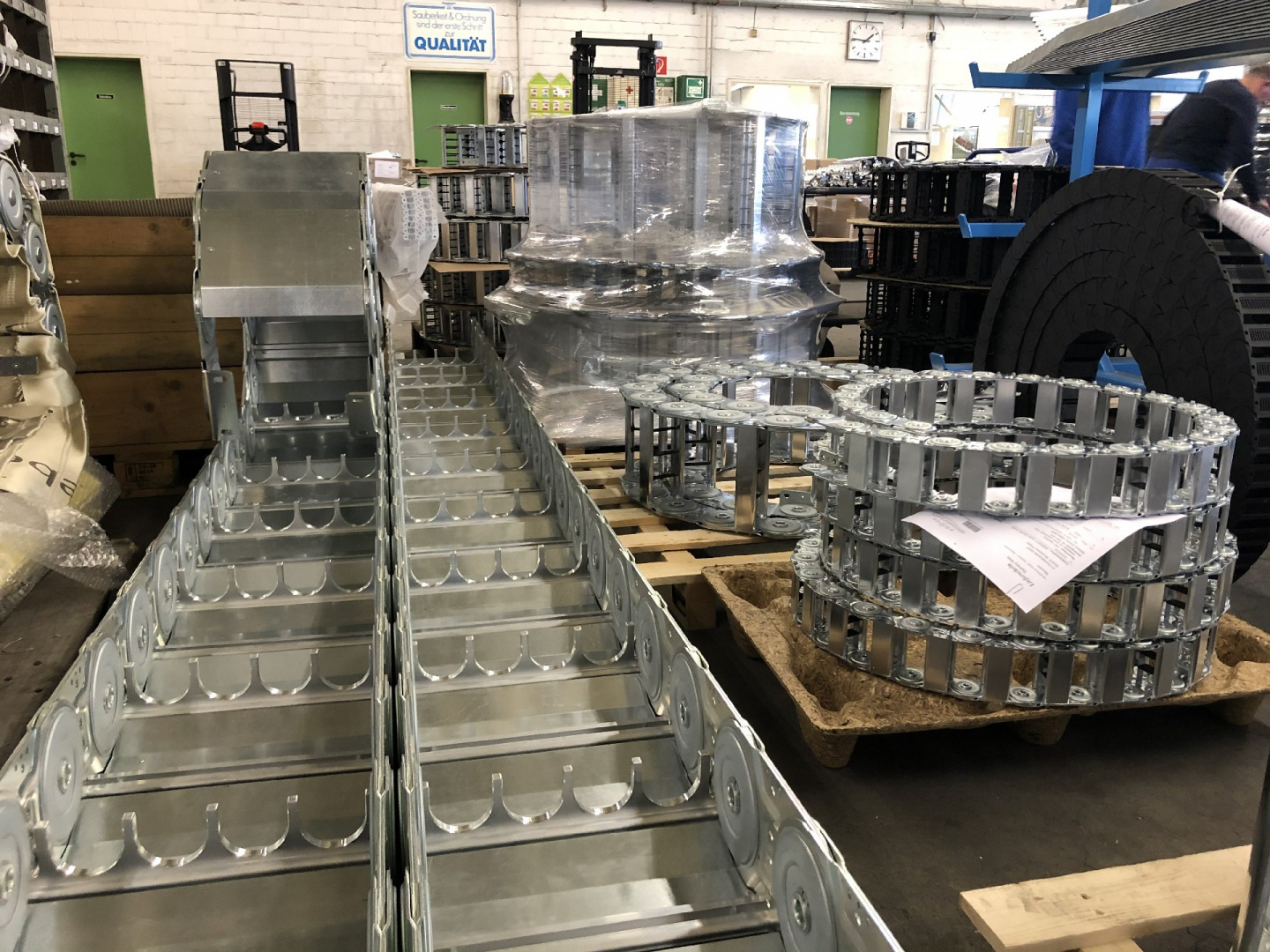 Visit at the producer of energy guided chains ekd | SLT components s.r.o.