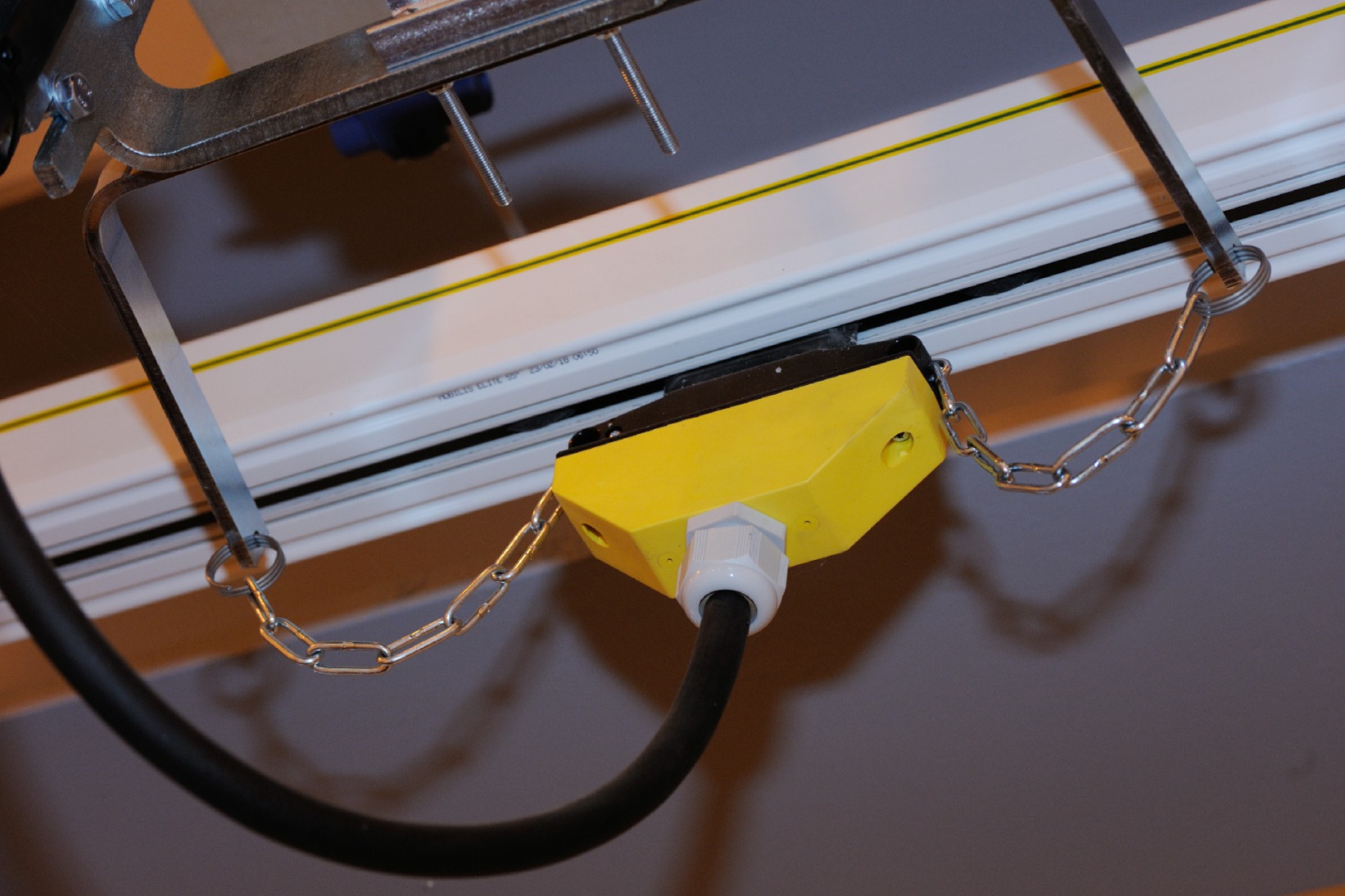 Mobilis ELITE - closed trolley with cellular profile | SLT components s ...