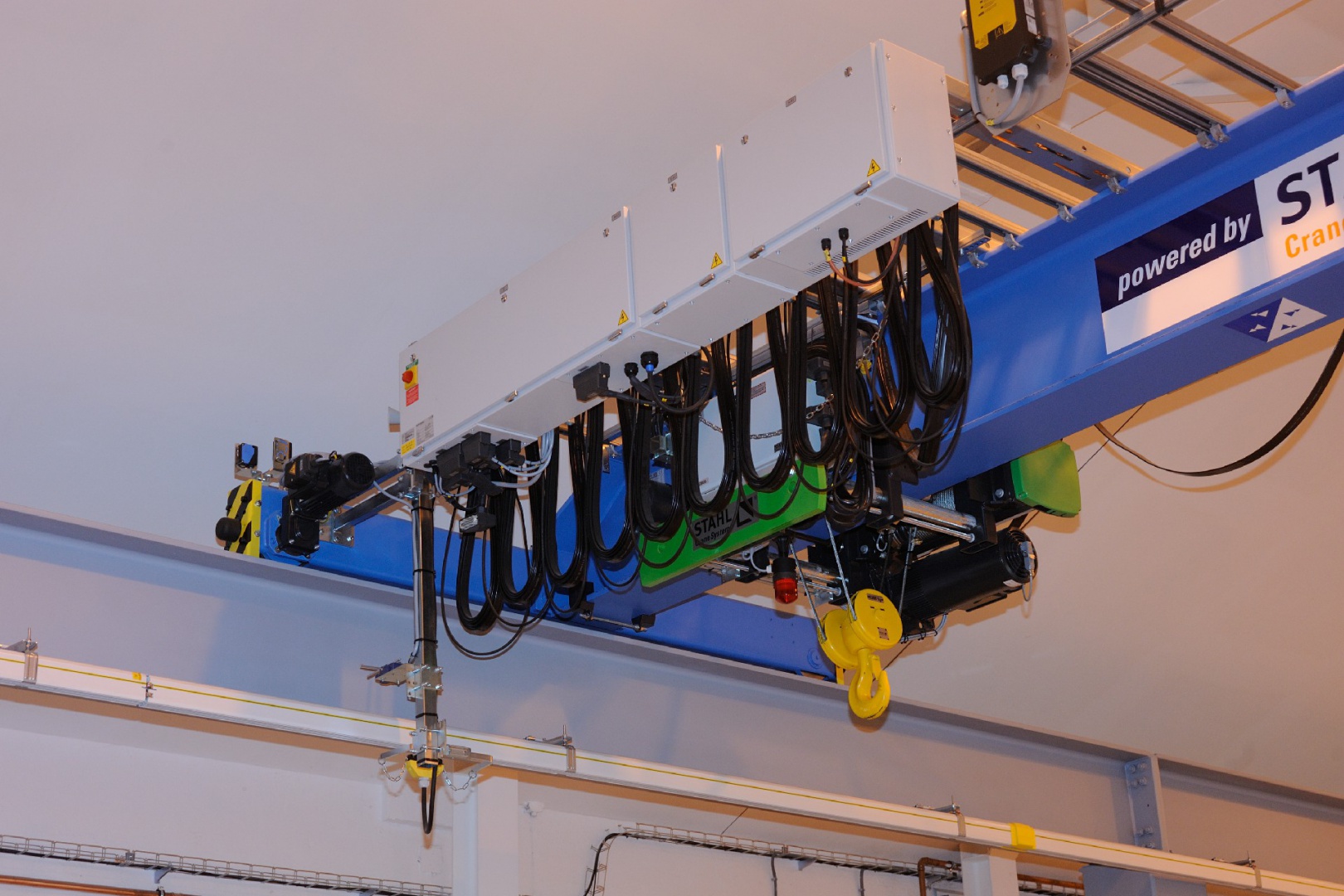 Mobilis ELITE - closed trolley with cellular profile | SLT components s ...