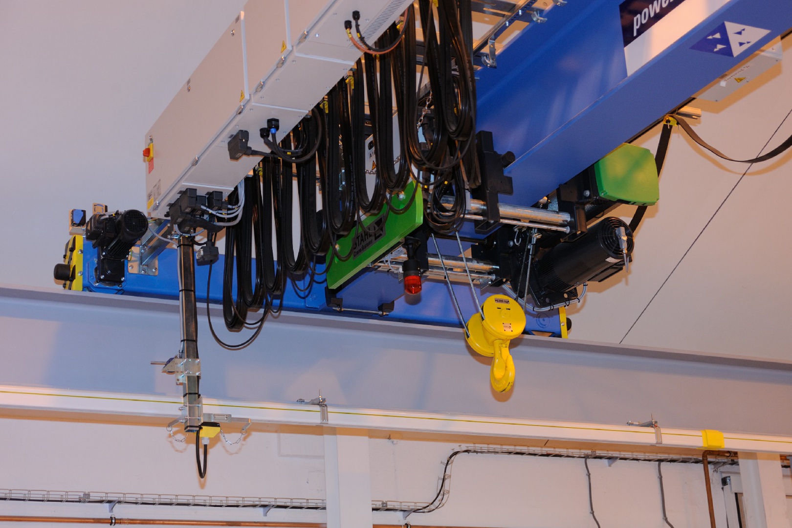 Mobilis ELITE - closed trolley with cellular profile | SLT components s ...