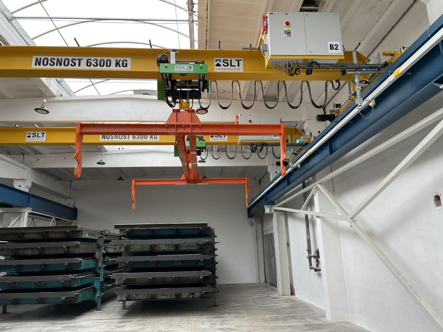 Energy supply of a bridge crane with enclosed conductor bar | SLT ...