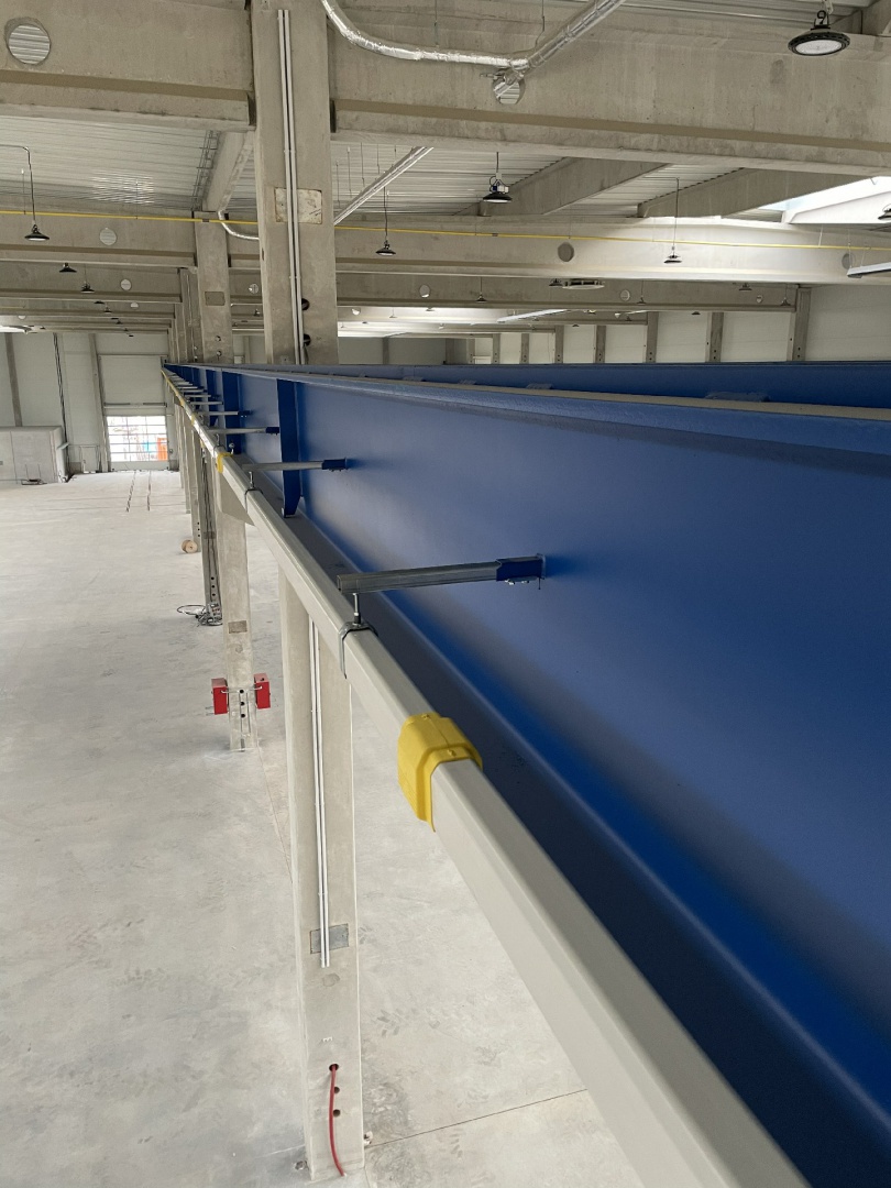 Energy supply of bridge cranes with enclosed conductor bars | SLT ...