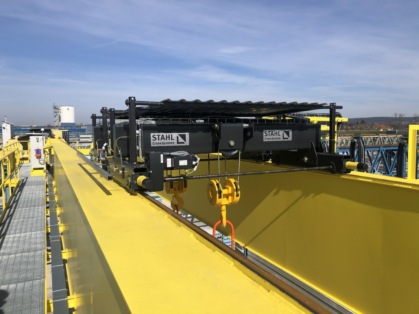 Handling of concrete parts | SLT components s.r.o.