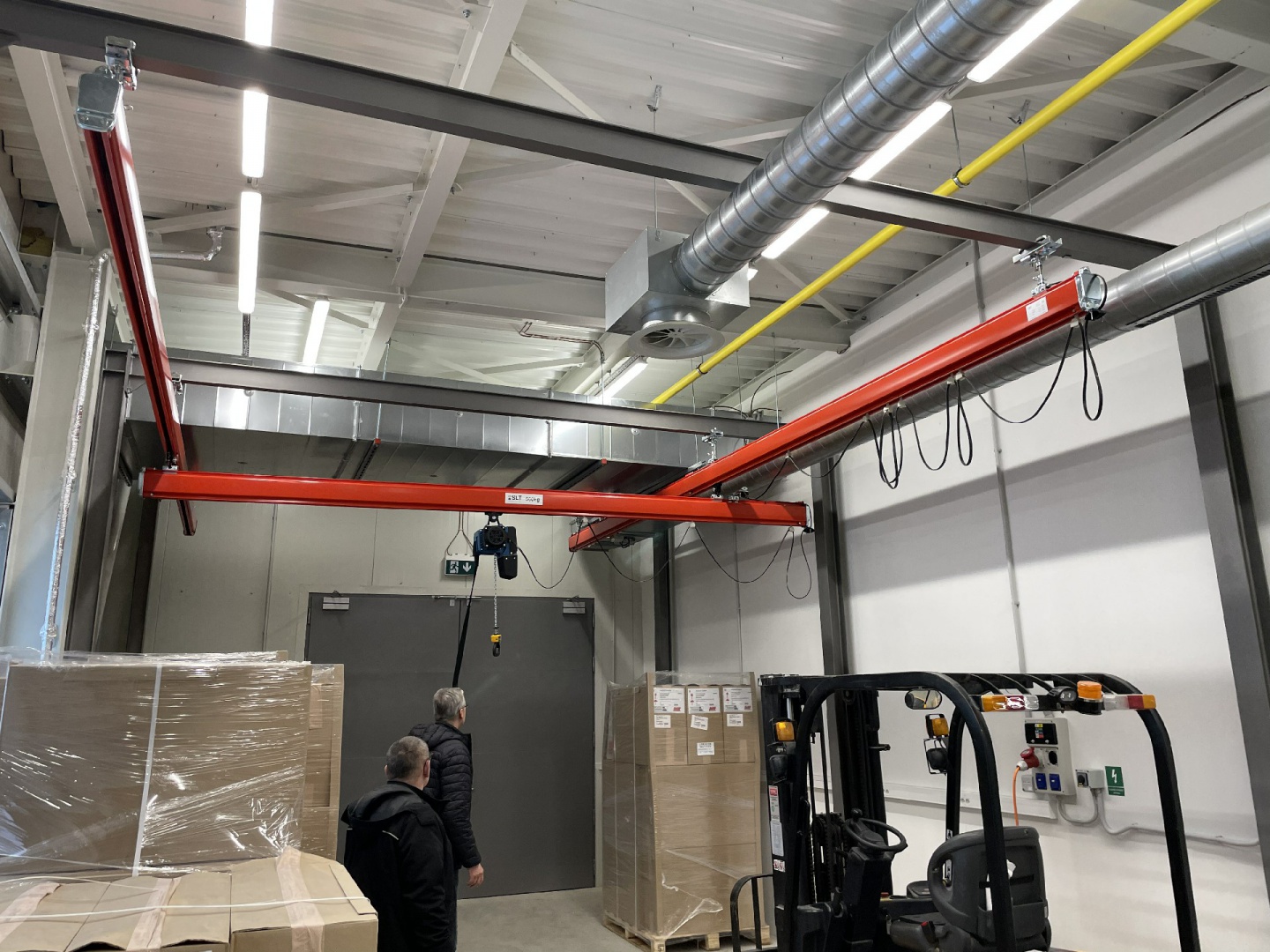 Handling with material in paint shop | SLT components s.r.o.