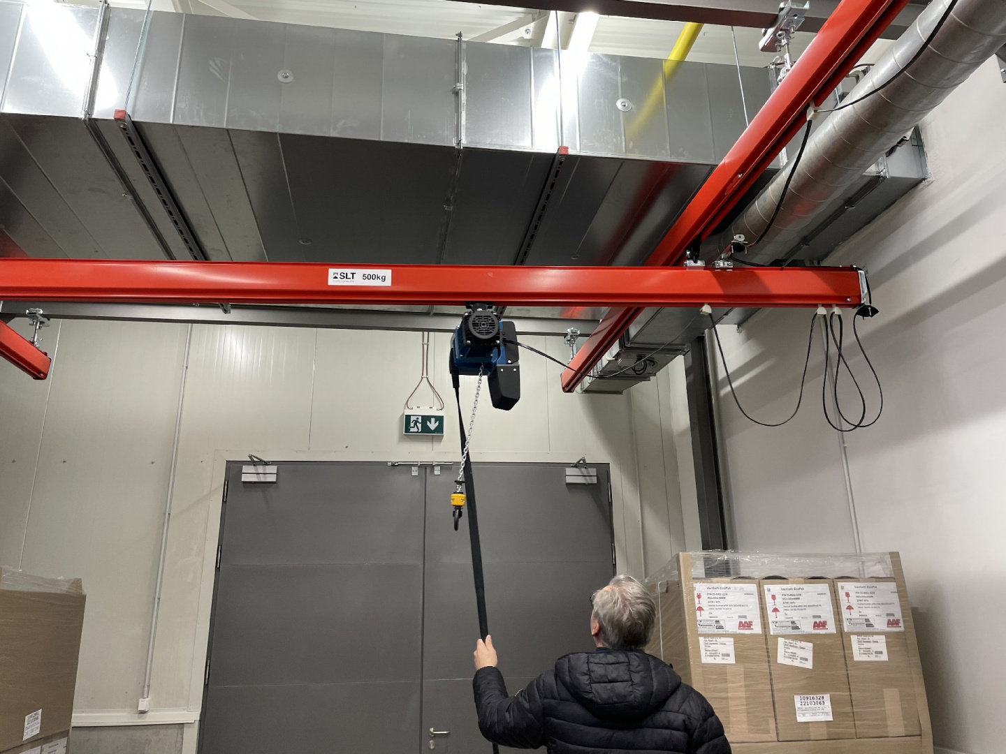 Handling with material in paint shop | SLT components s.r.o.