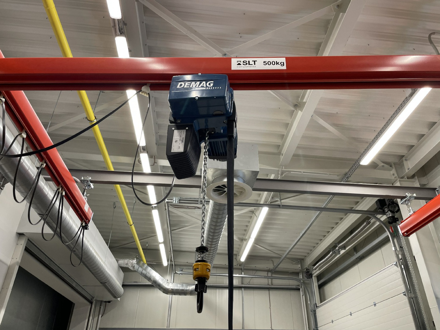 Handling with material in paint shop | SLT components s.r.o.