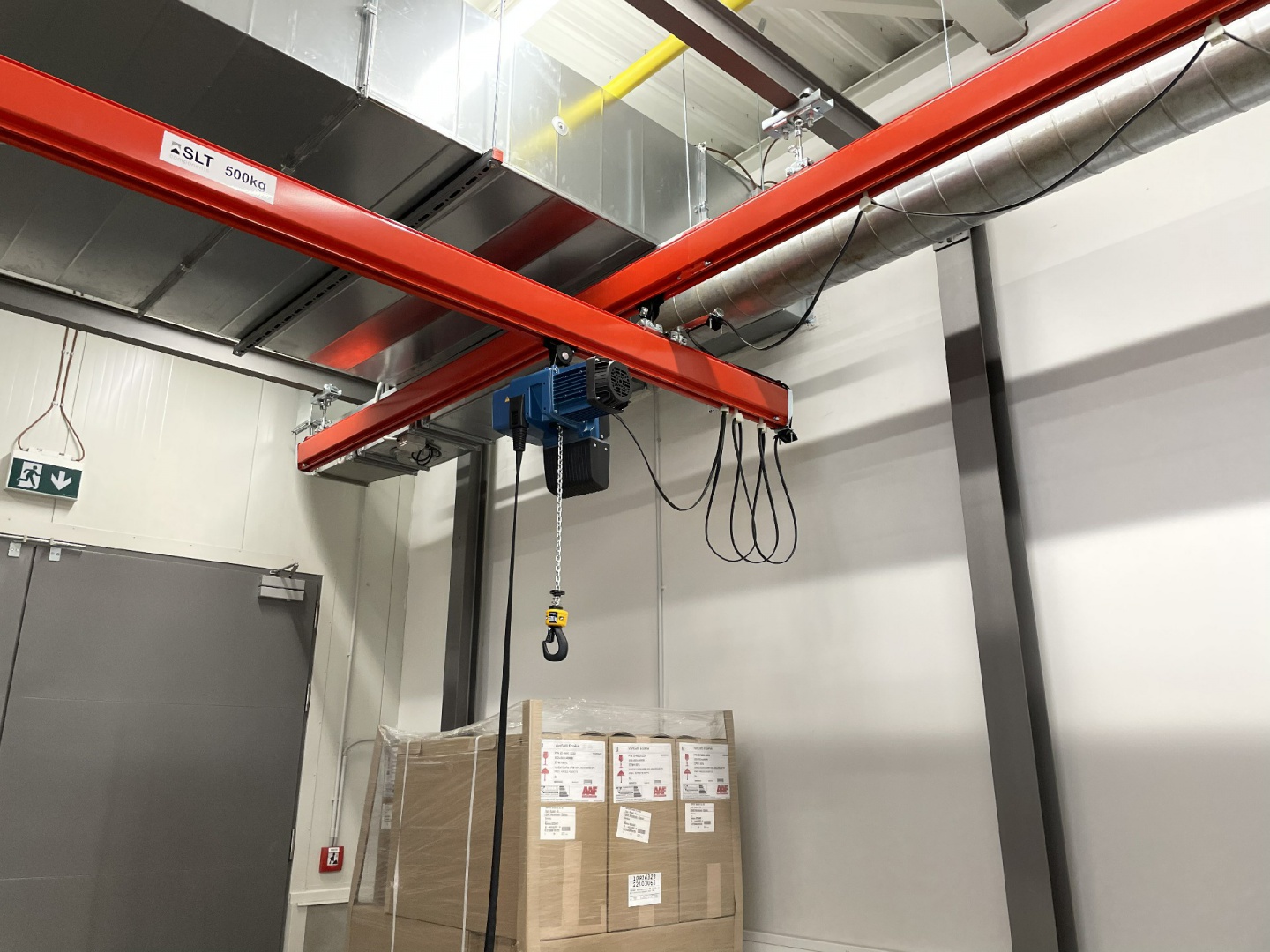 Handling with material in paint shop | SLT components s.r.o.