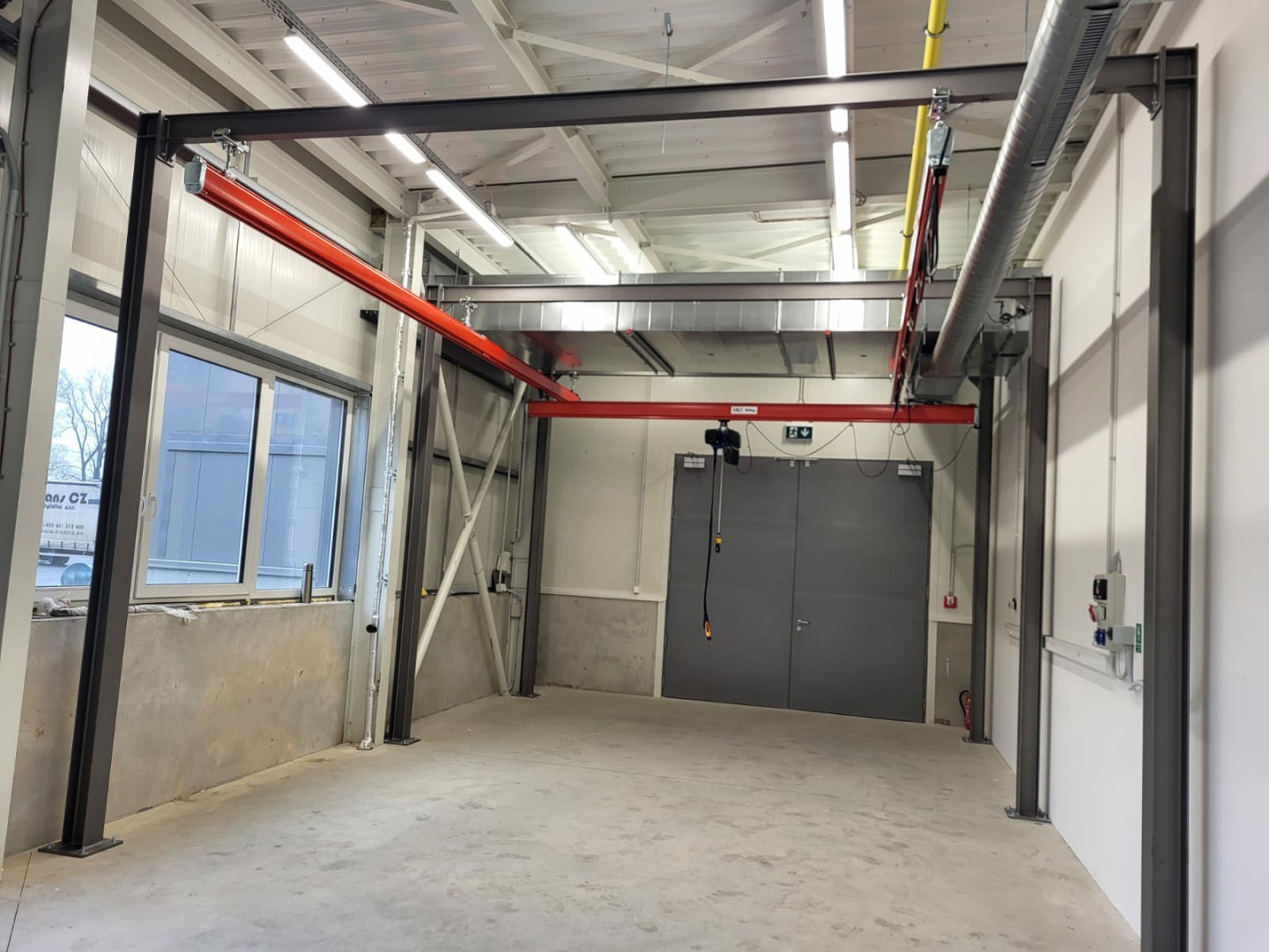 Handling with material in paint shop | SLT components s.r.o.