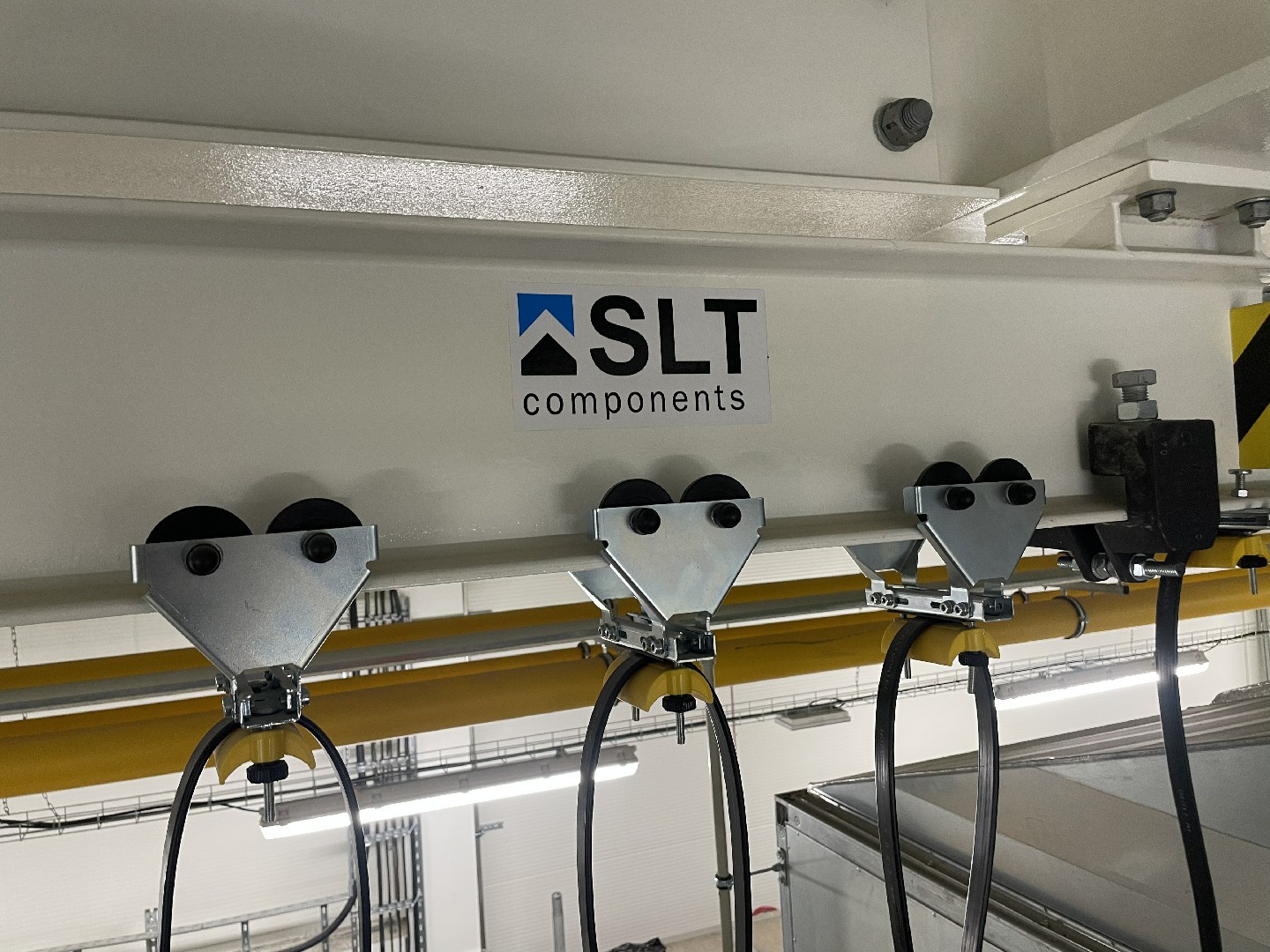 Monorail designed for paint shop maintenance | SLT components s.r.o.