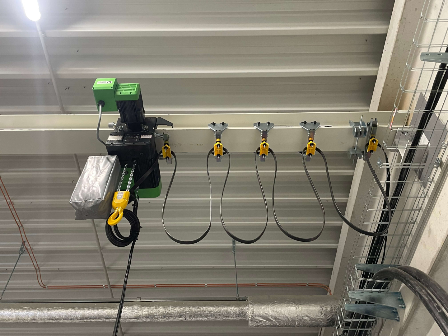 Monorail for handling with technological components of the paint shop ...