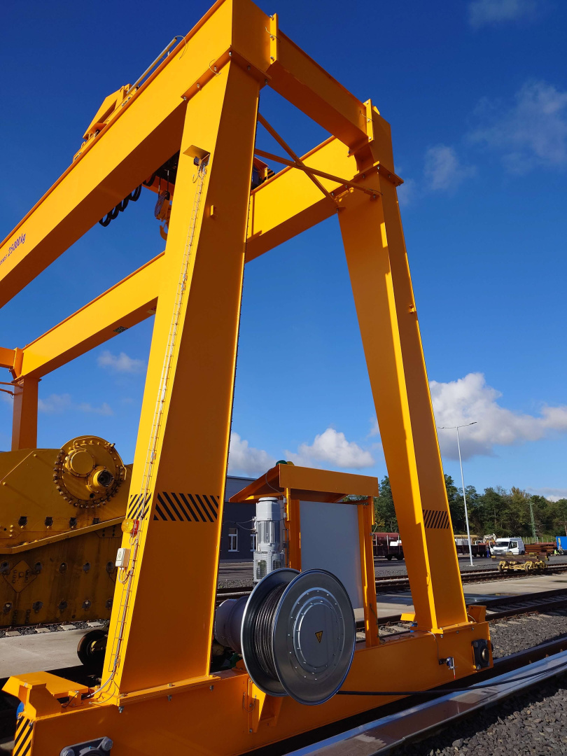 Motorized cable reel for energy supply a gantry crane | SLT components ...