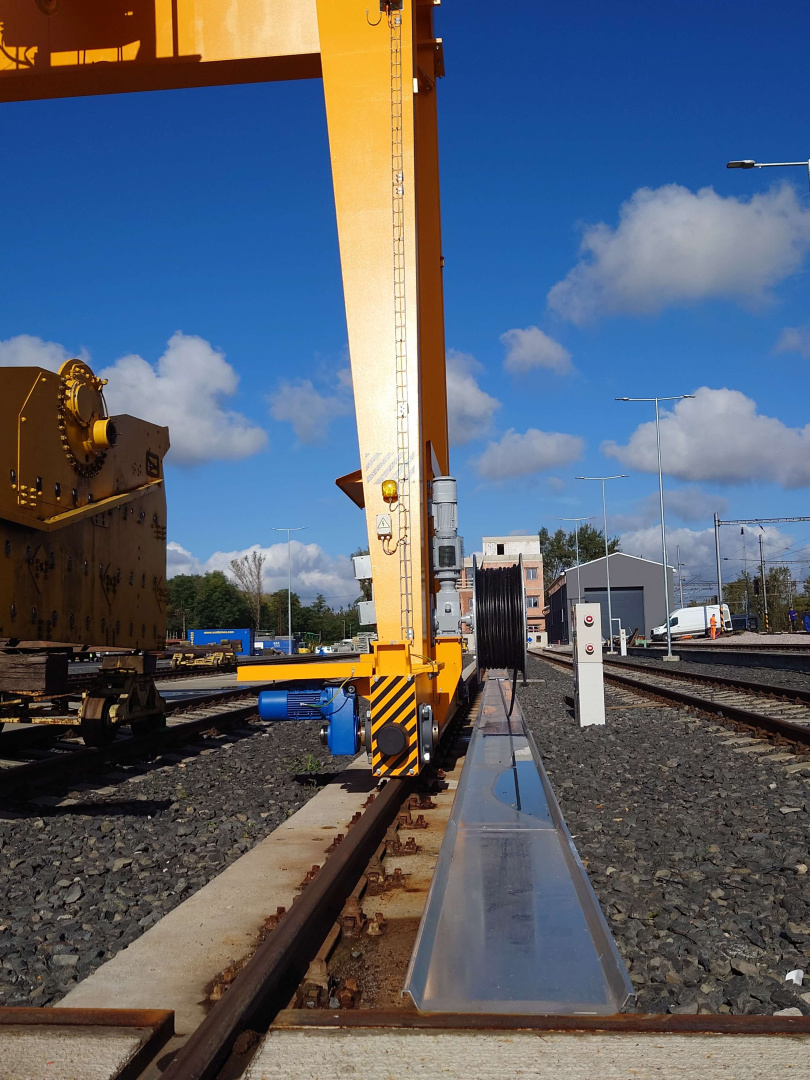 Motorized cable reel for energy supply a gantry crane | SLT components ...