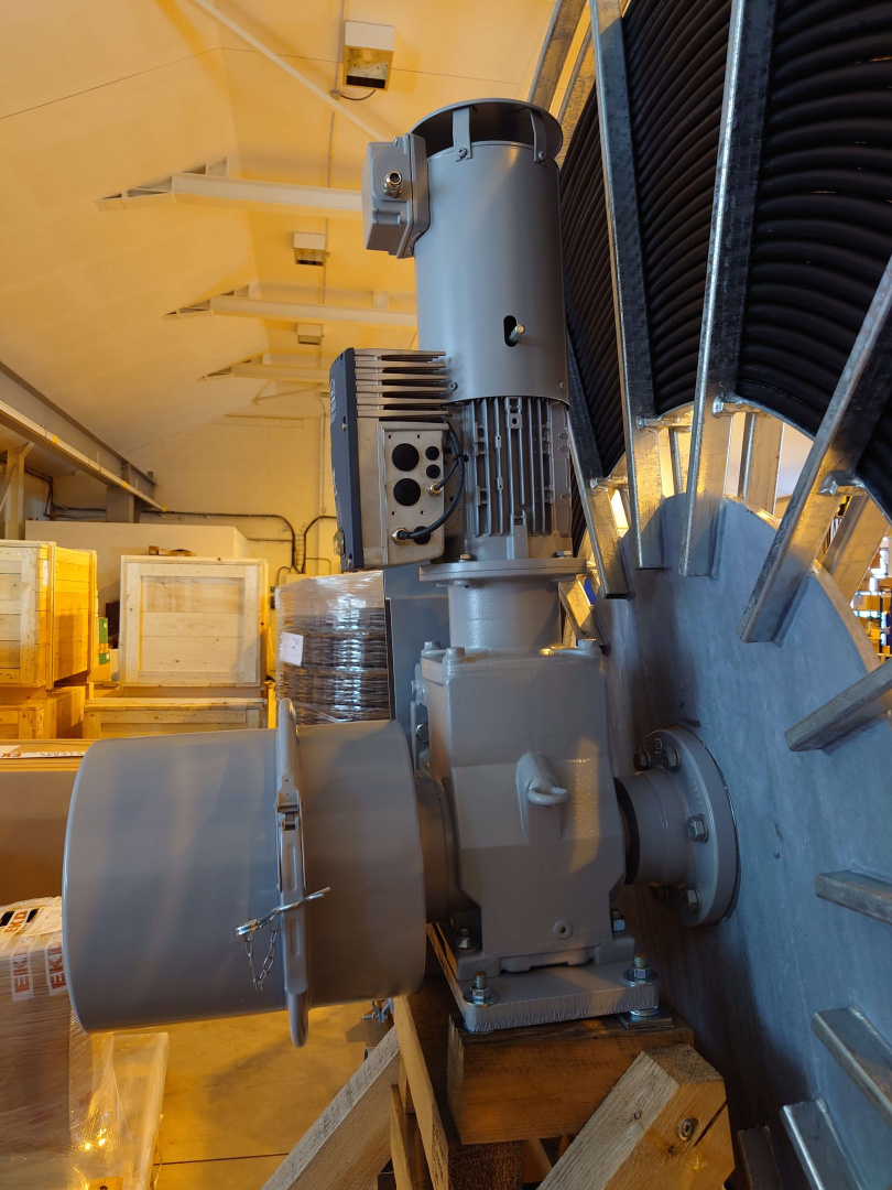 Motorized cable reel for energy supply a manipulator in the wood ...