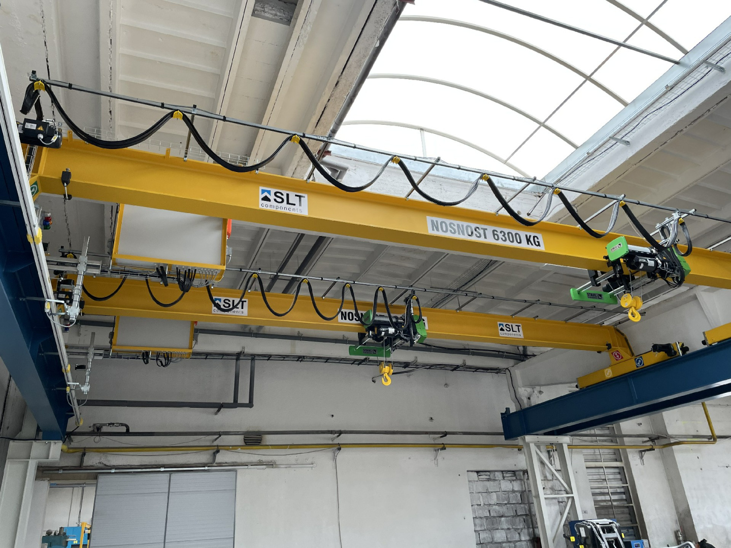 Overhead cranes in tandem operation | SLT components s.r.o.