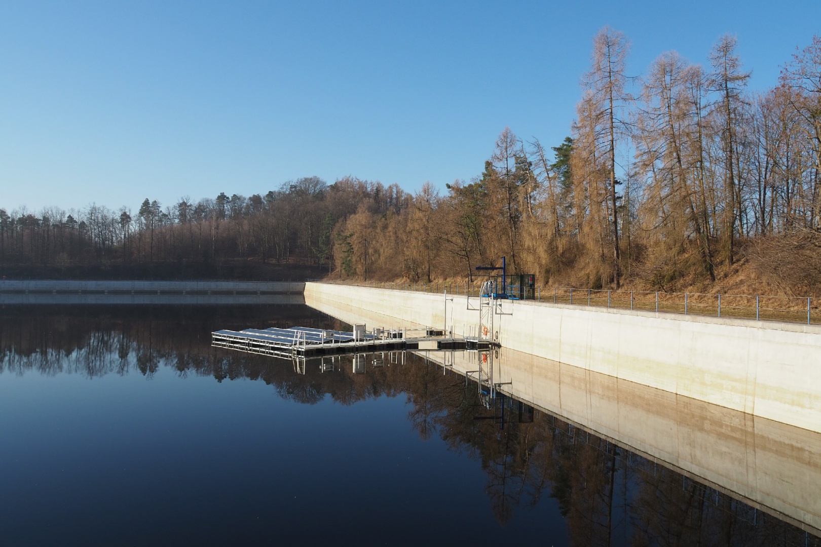 Power supply of the floating pier with photovoltaic panels | SLT ...