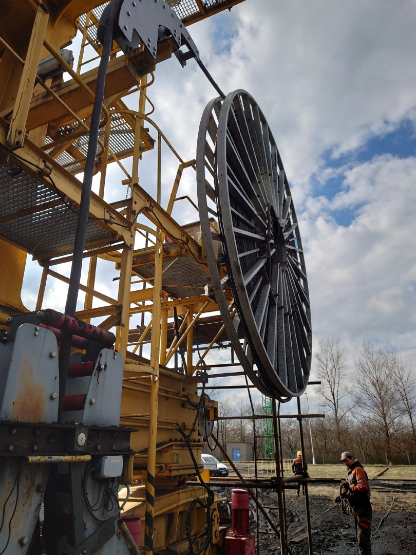Repair of the motorized cable reel placed on stacker / reclaimer | SLT ...