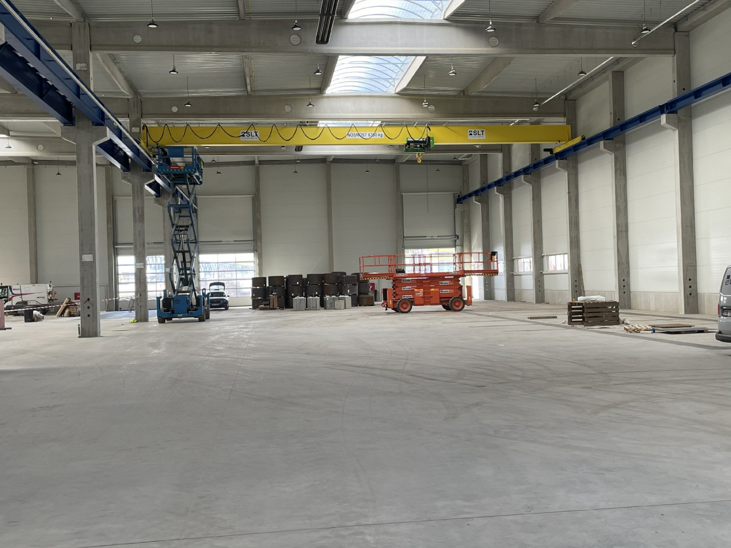 Spring cable reel for energy supply the gripping device used on the ...