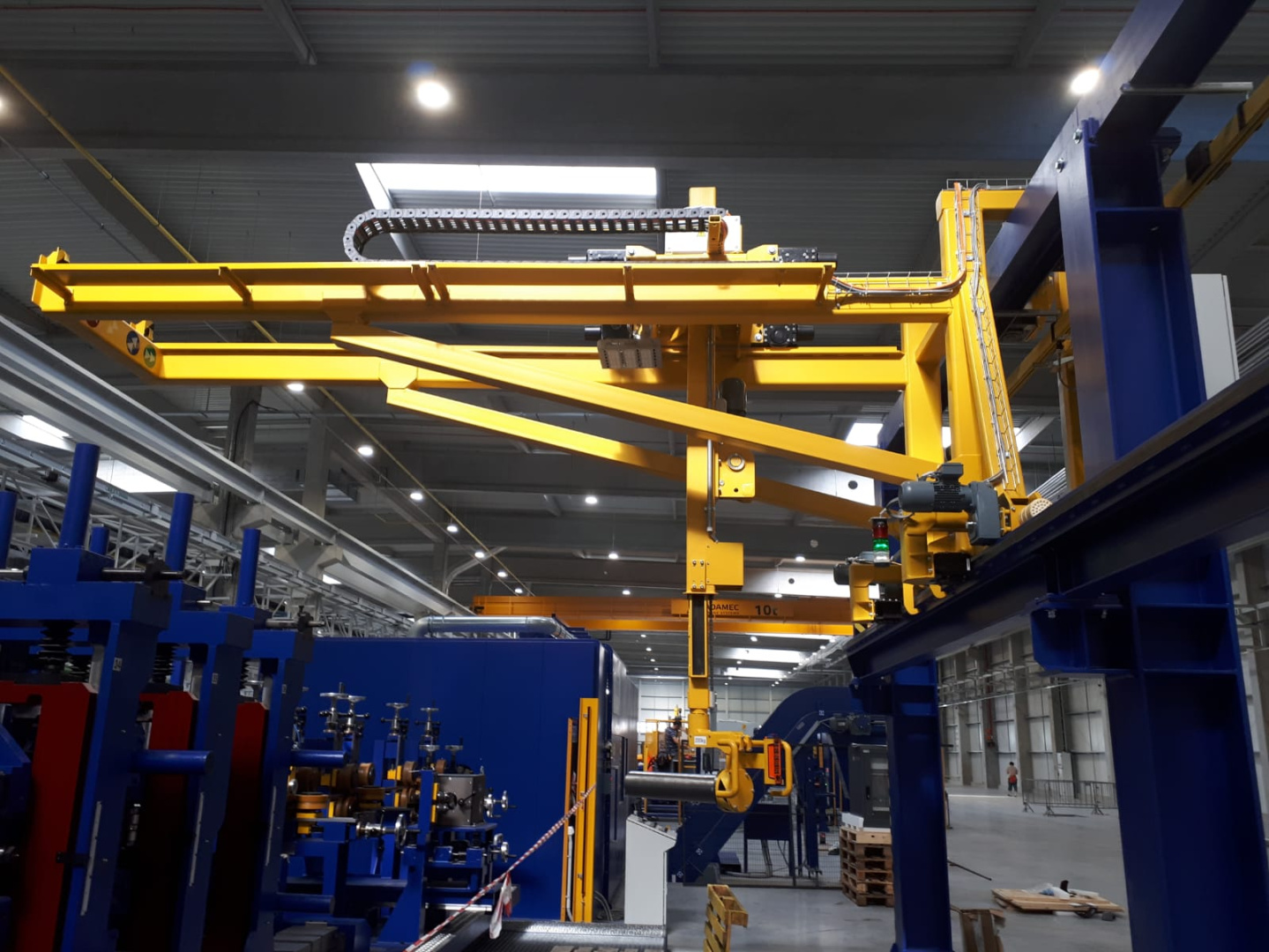 Technological manipulation on the production line | SLT components s.r.o.